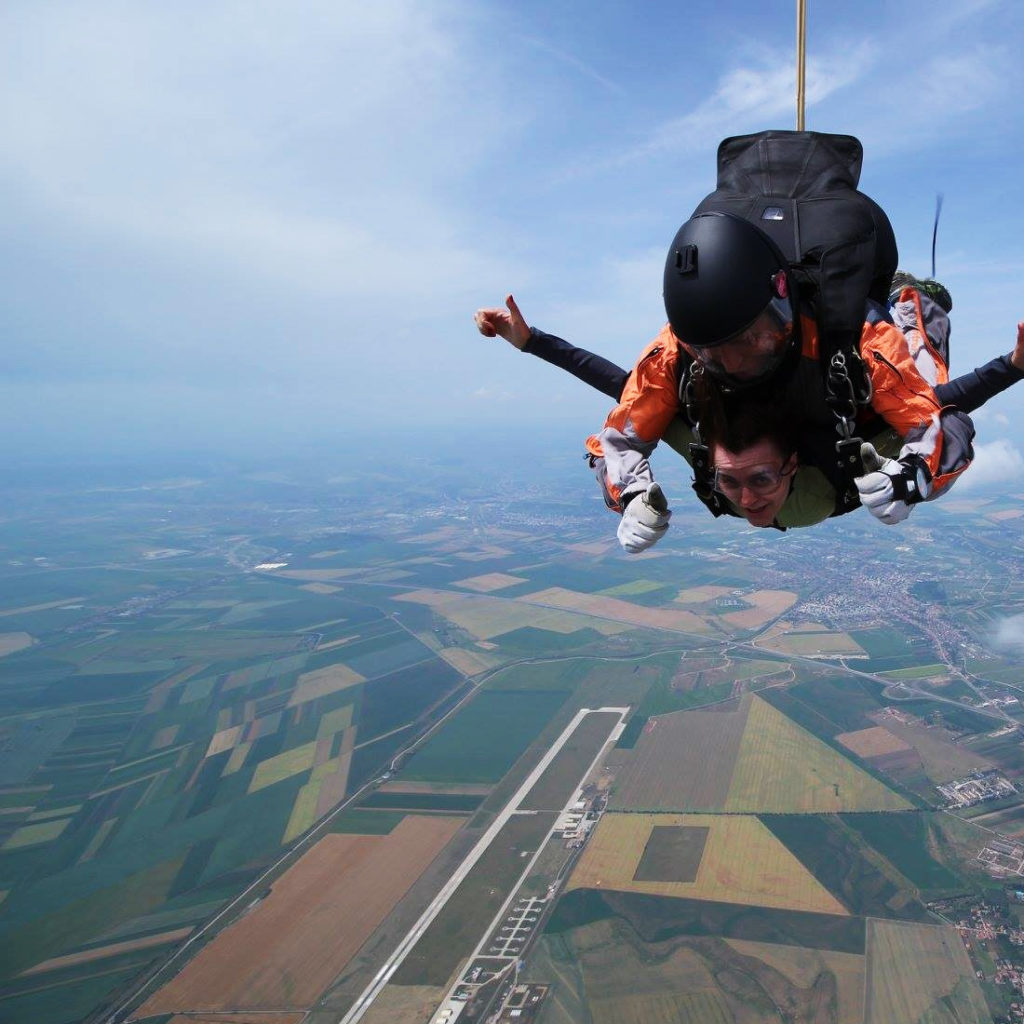 Salt cu Parasuta in Tandem, Cluj - GoExplore