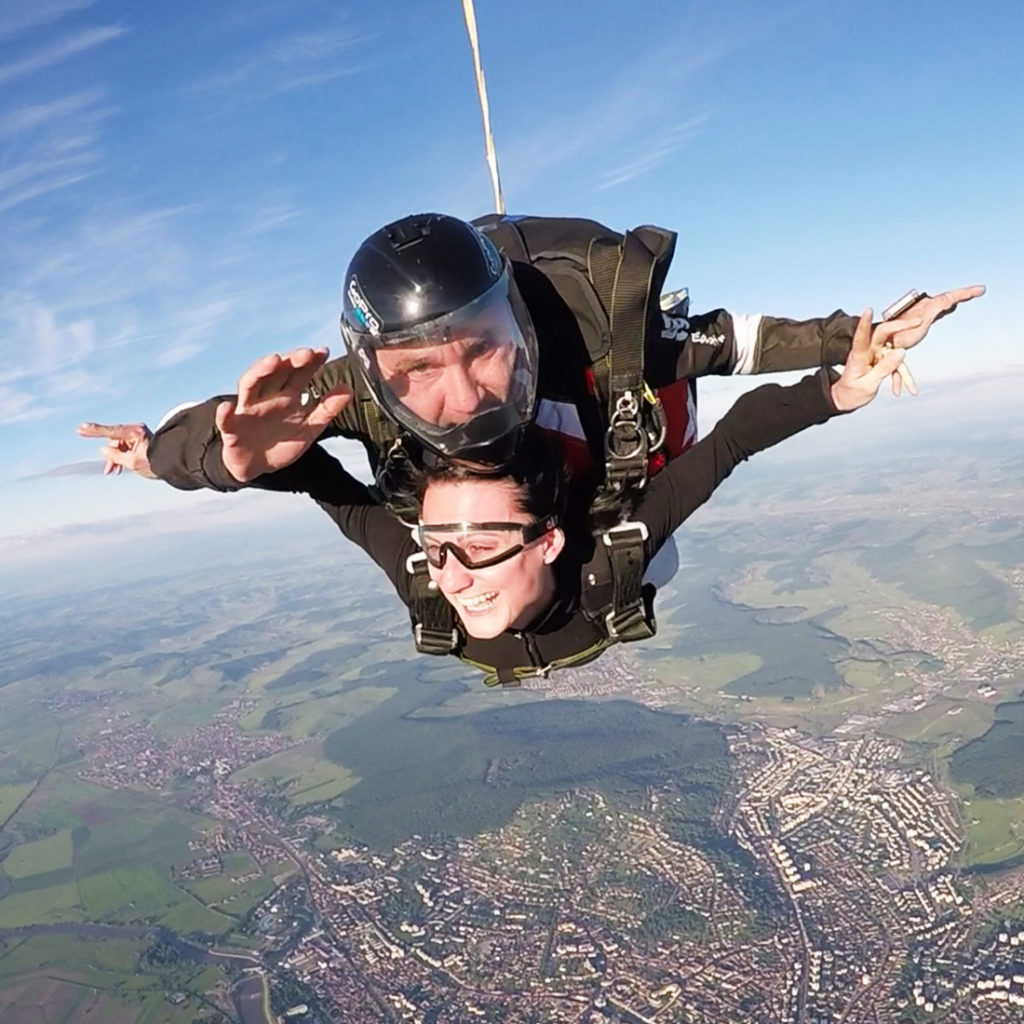 Salt cu parasuta - GoExplore